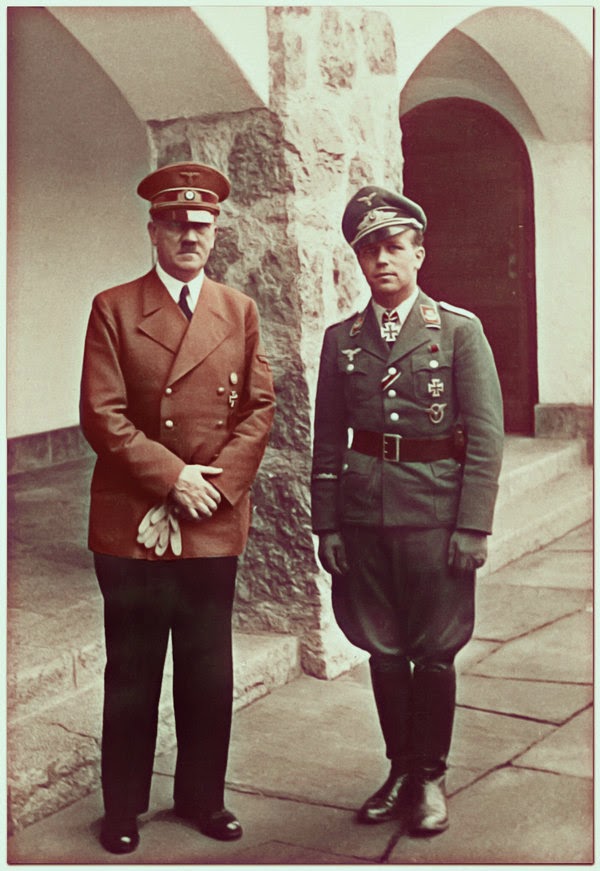NASIONAL SOSIALIS INDONESIA: Foto Adolf Hitler di Tahun 1940