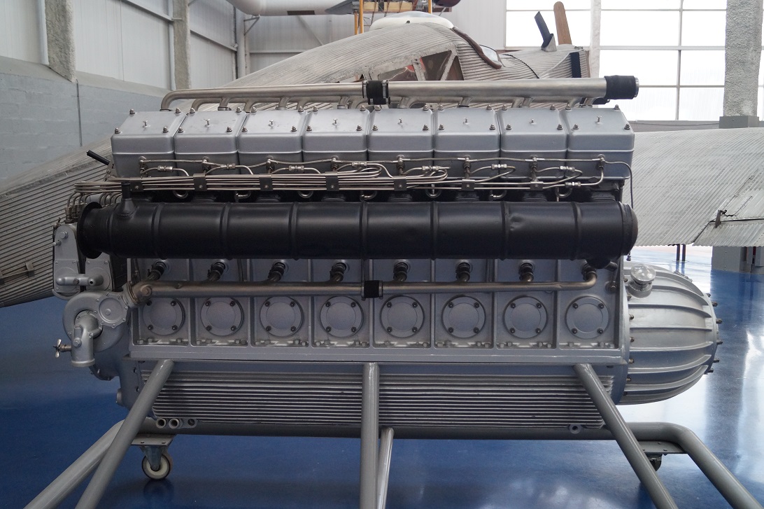 Daimler Engine Model