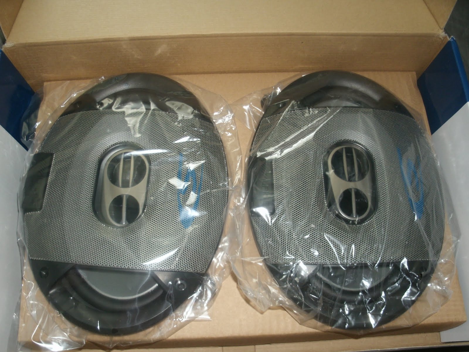 Domobomb's 1979 Camaro Z28: Alpine SPS-609 Speakers - Unboxed