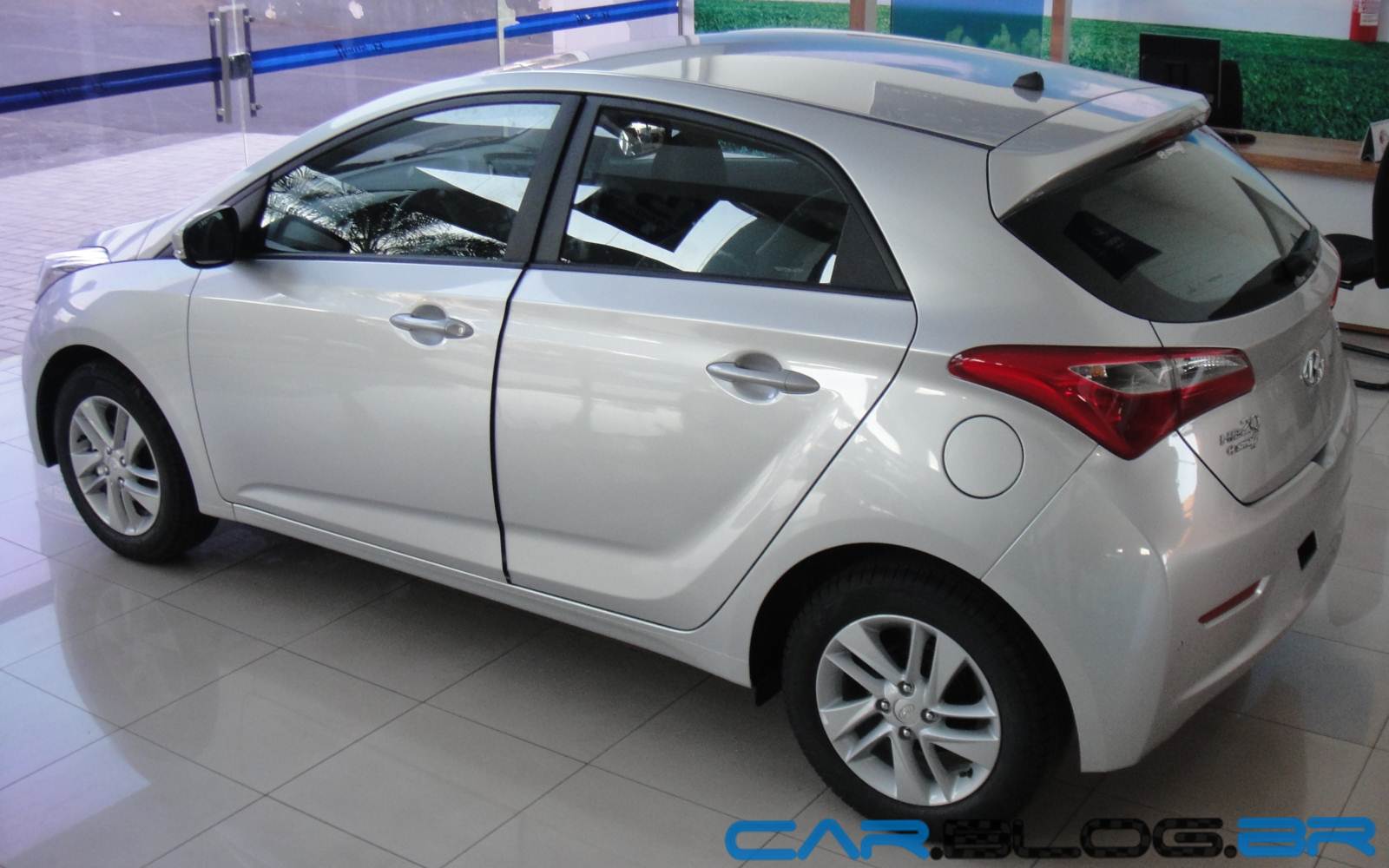 Peugeot 208 Allure x Hyundai HB20 1.6 Premium x Onix LTZ