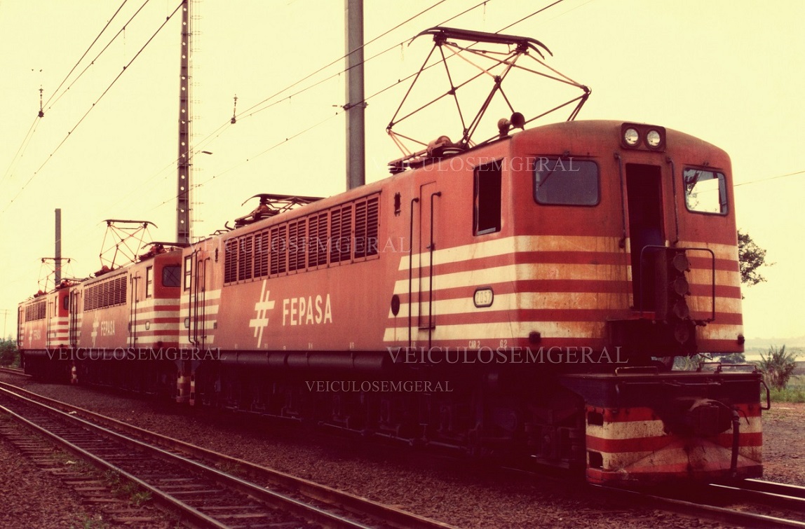 Veículos em Geral: Locomotiva GE Loba FEPASA