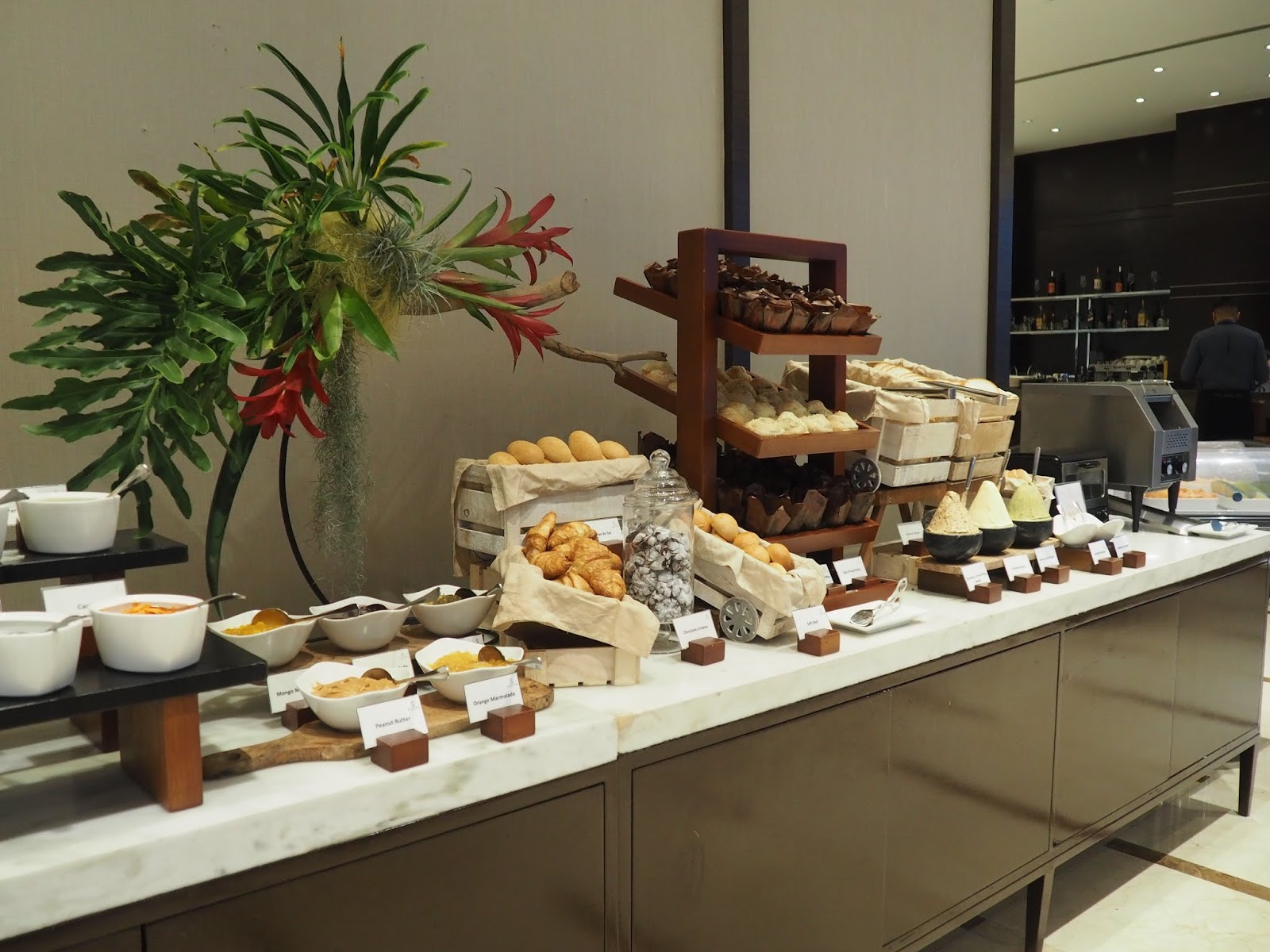 VinaTraveler's Blog: "Ascott BGC Manila", The Most Amazing Luxury ...