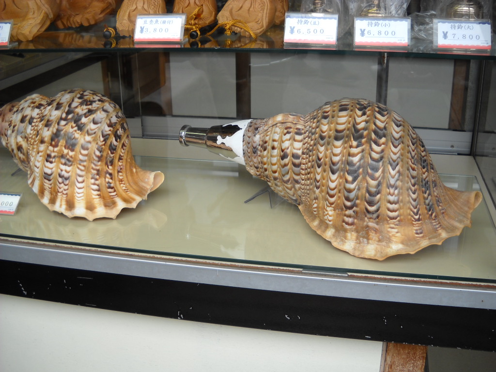 Daily Glimpses of Japan: Horagai - Japanese Shell Trumpet