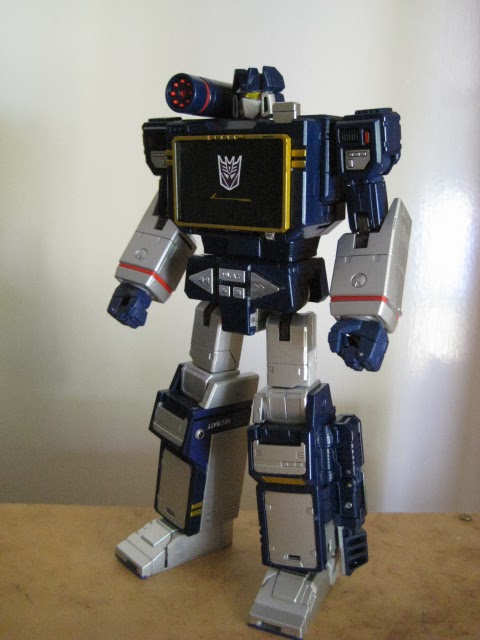 ChCse's blog: Toy Review: Transformers Masterpiece Soundwave w ...