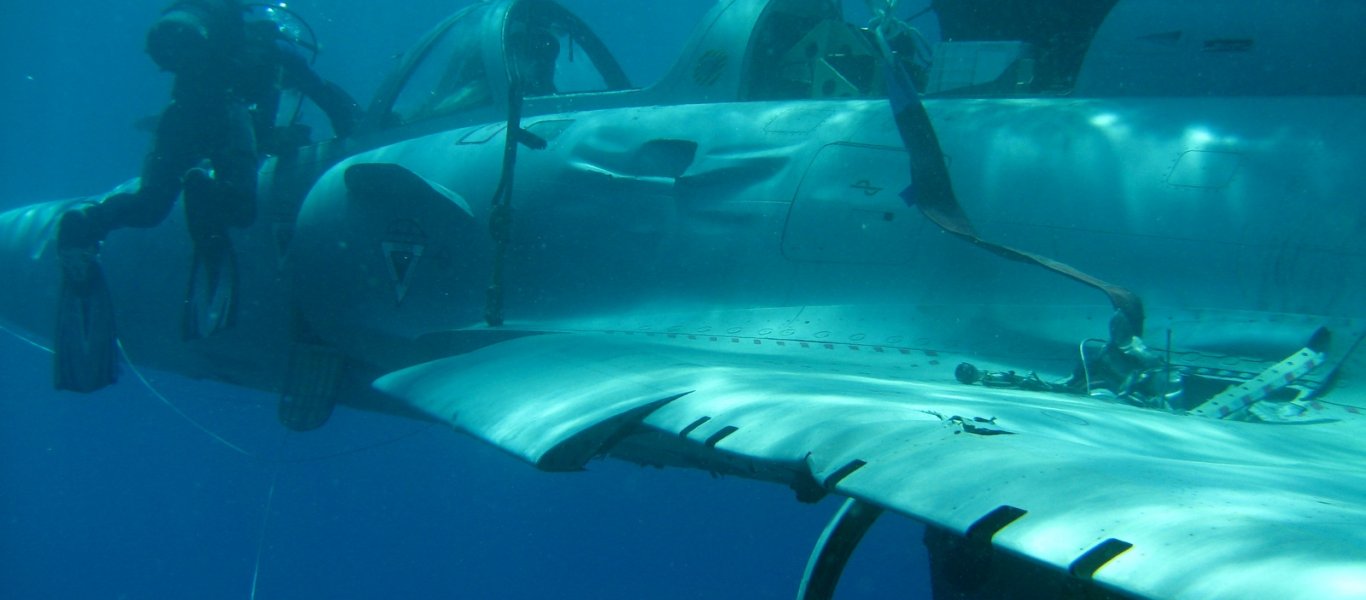 Ξεκινά η ανέλκυση του μοιραίου Mirage από βάθος 1000 μέτρων – Ανοπαία ...