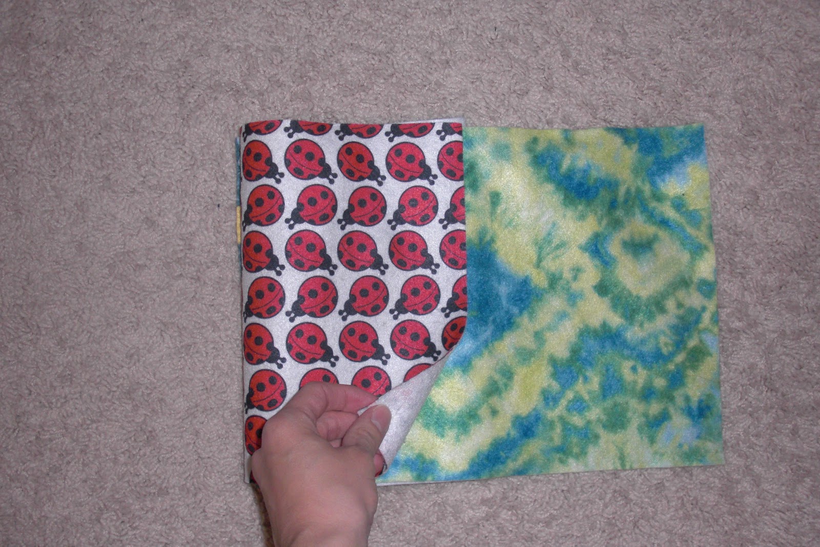 Twindustrious: Step-by-step: Folding fabric for tissue box