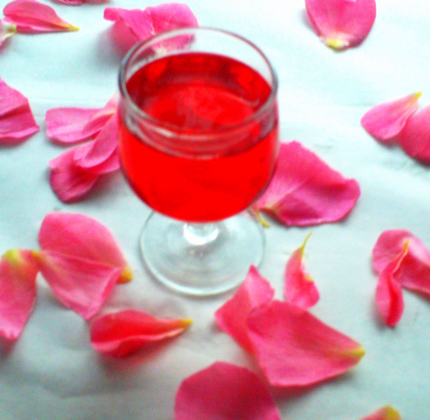 Rarossa: NALEWKA Z PŁATKÓW RÓŻY