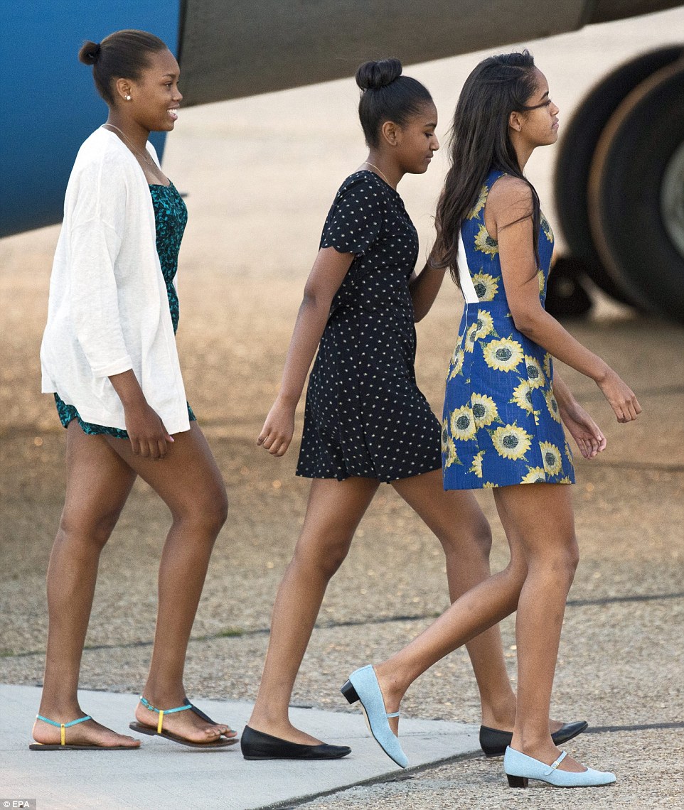 Photos: 3 generations of Michelle Obama's family arrive Britain to ...