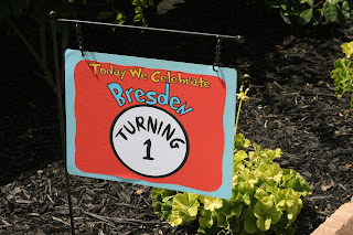 Modern Mommy MustHaves: Our Dr. Seuss 1st Birthday Party...