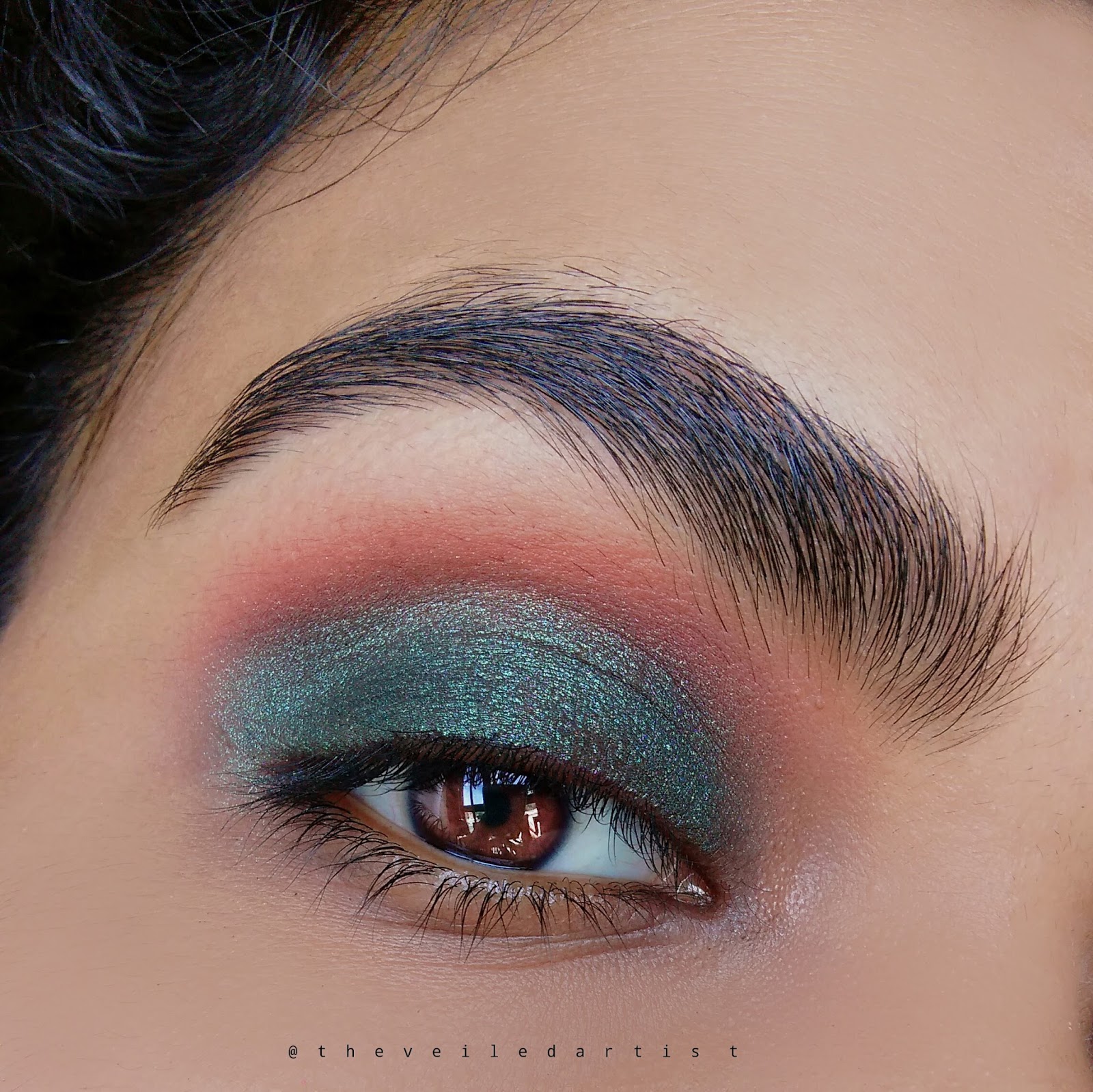 Gradient Green Shimmery Smokey Eyes Tutorial - The Veiled Artist