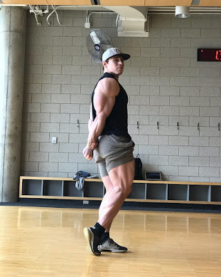 the beauty of male muscle: Nathaniel