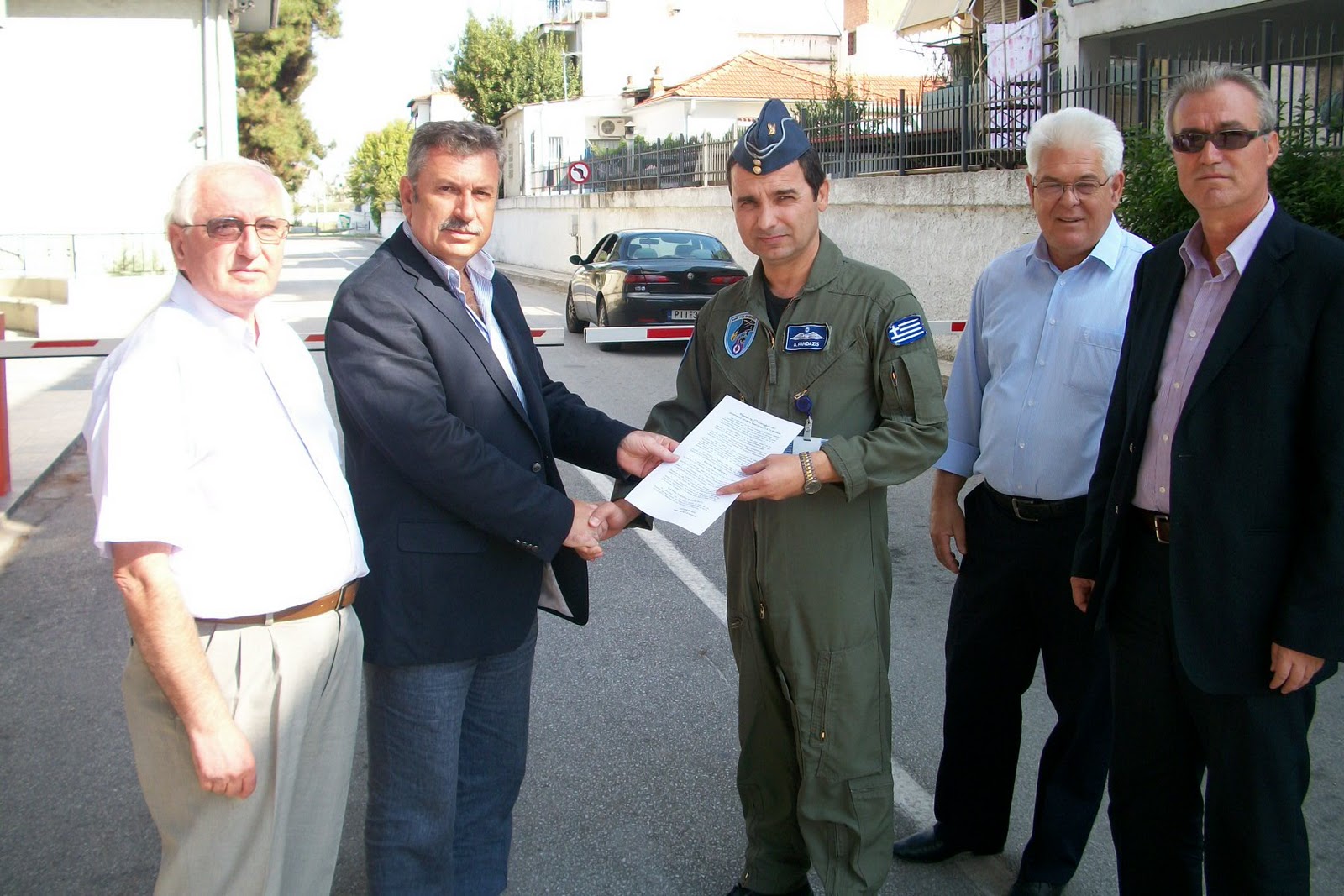 Αιώνια Ελληνική Πίστη: ΣΕ 1η ΣΤΡΑΤΙΑ - ΑΤΑ...ΟΙ ΑΠΟΣΤΡΑΤΟΙ ΑΞΙΩΜΑΤΙΚΟΙ ...