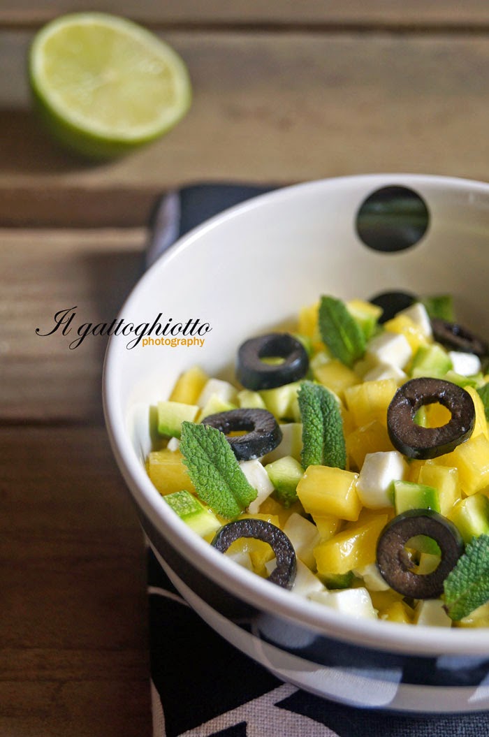Insalata croccante con mango, zucchini, primo sale e olive nere da Il ...