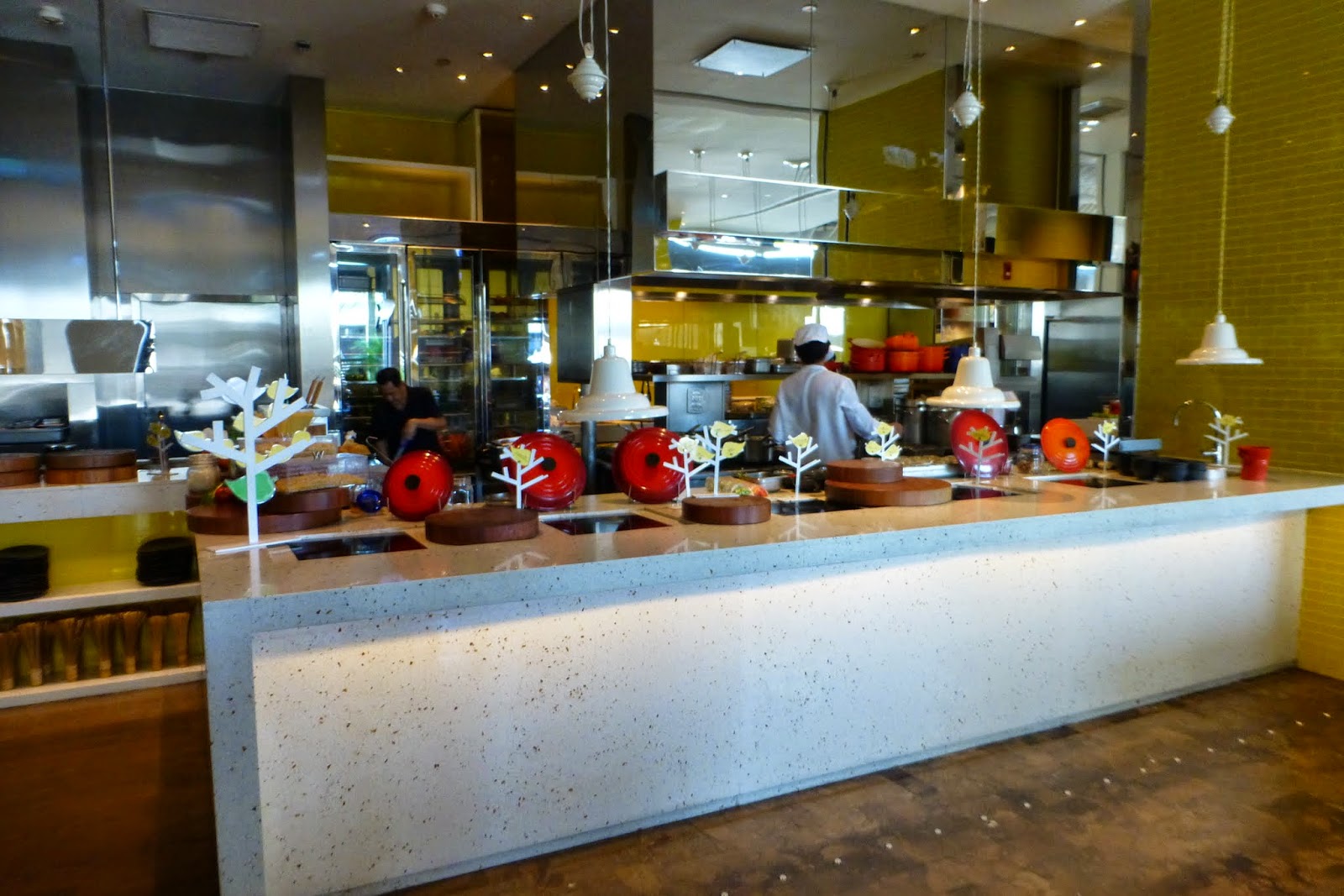 W hotel kitchen Table時尚池畔下午茶