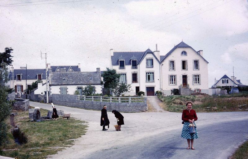48 Color Snaps That Capture Everyday Life of France in the Late 1950s ...