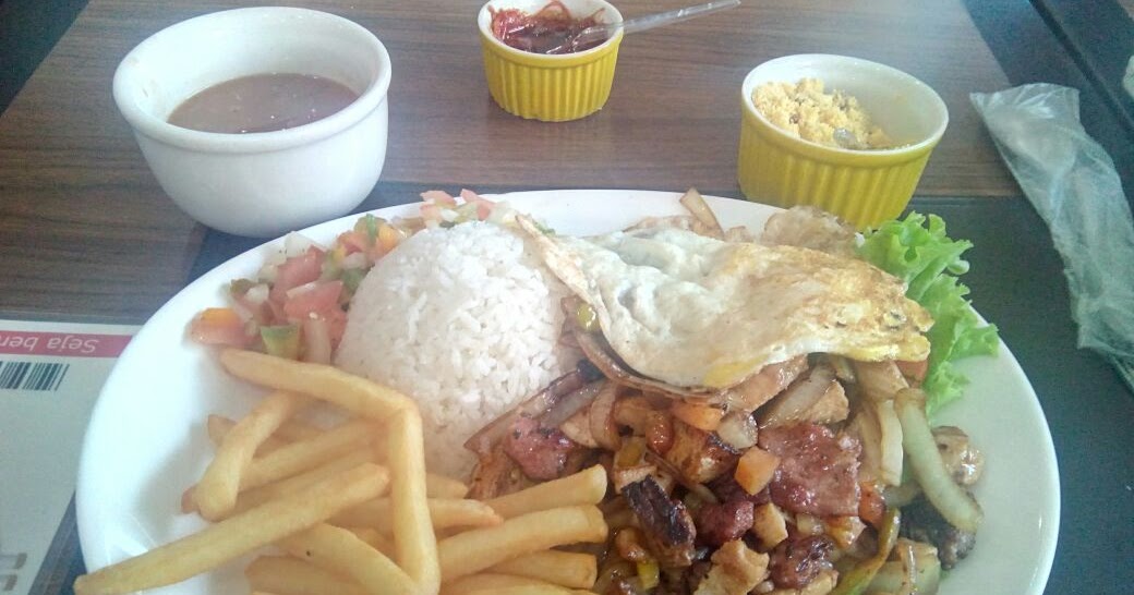 Espeto Misto diferente e muito bom... comendo Espeto misto à brasileira ...