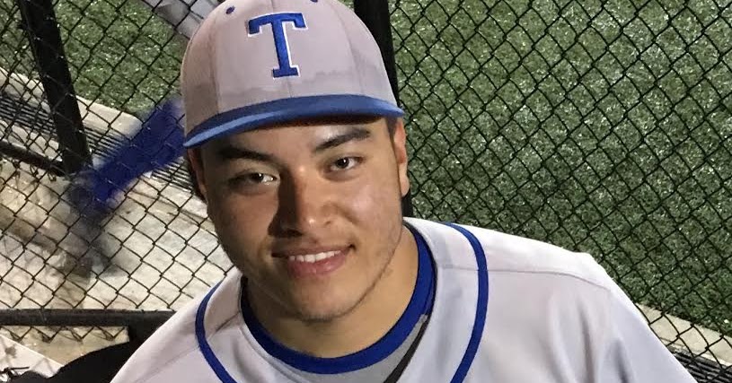 UIS Hometown News: Justin Vivar of Chicago receives a scholarship from ...