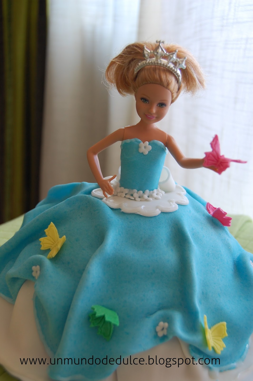 Un mundo de dulce: Tarta fondant de princesa para Marta
