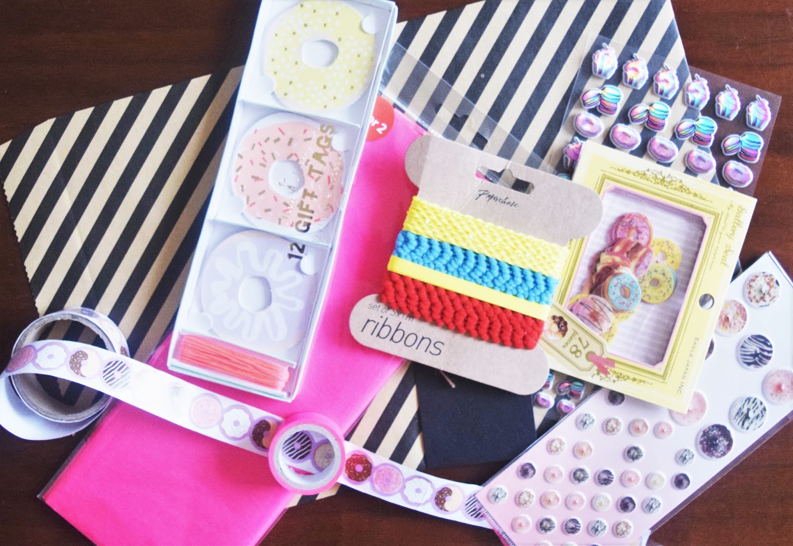 DIY BAG OF DONUTS GIFT WRAP TUTORIAL - A Life With Frills