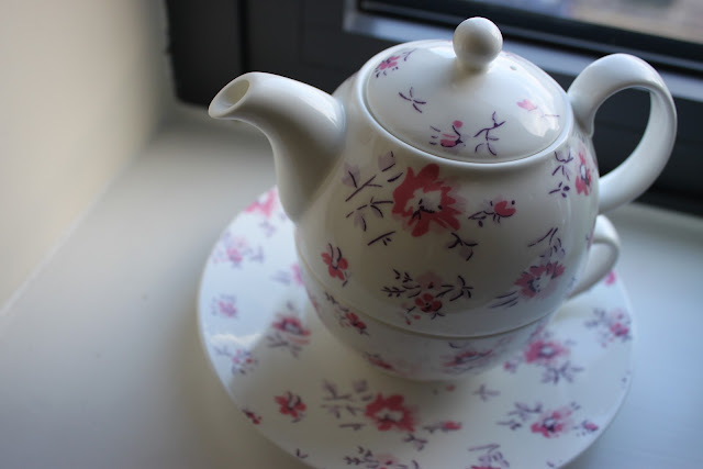 Culinary Conquests: Review: Laura Ashley's New Tea and Biscuit Range