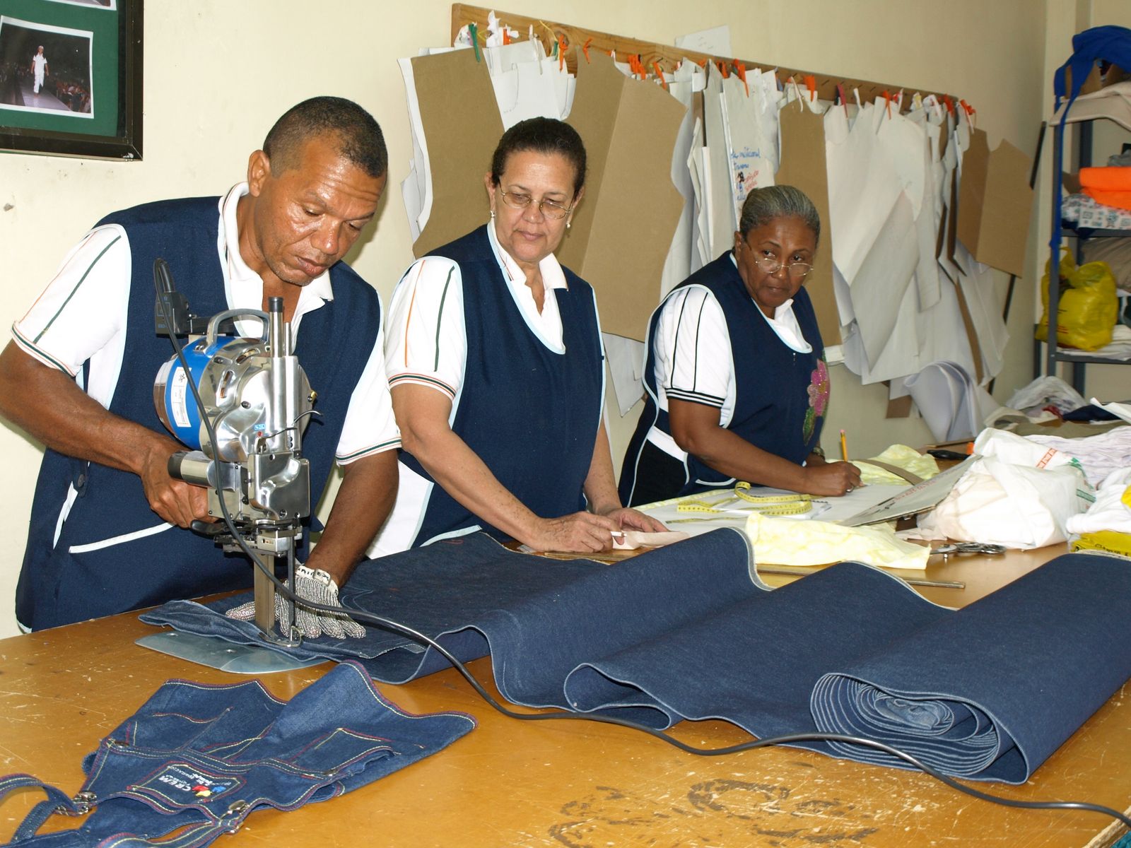 CONFECCIONES: Trazo, Corte y Confección de la Camisa