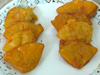 Celebrating Little Things In Life: Breadfruit Fritter / Jeev Kadgi Phodi