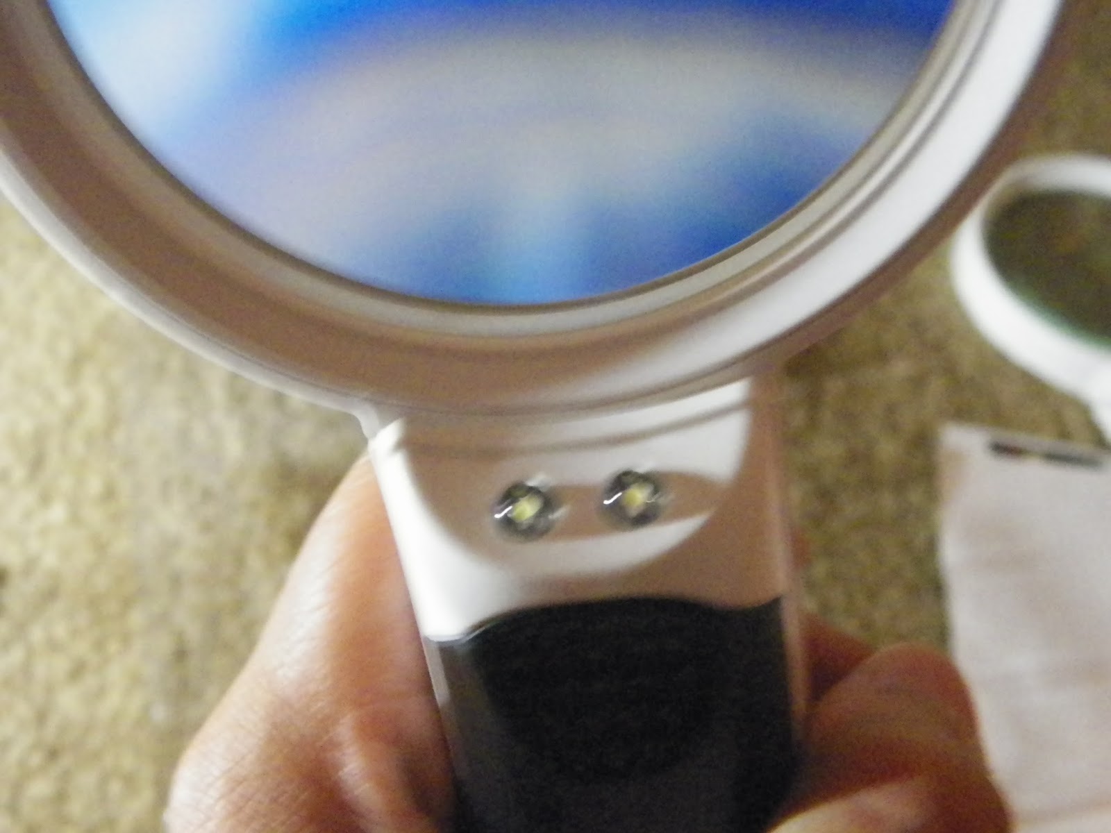mygreatfinds: Illuminated Portable Handheld Magnifying Glass By Fancii ...
