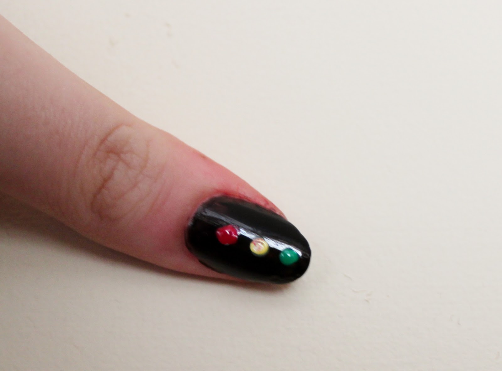 Traffic light nails | London Pin Stripe
