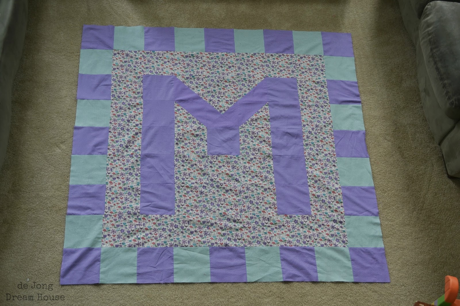 de Jong Dream House: Quilt #6: Molly's Monogram Quilt