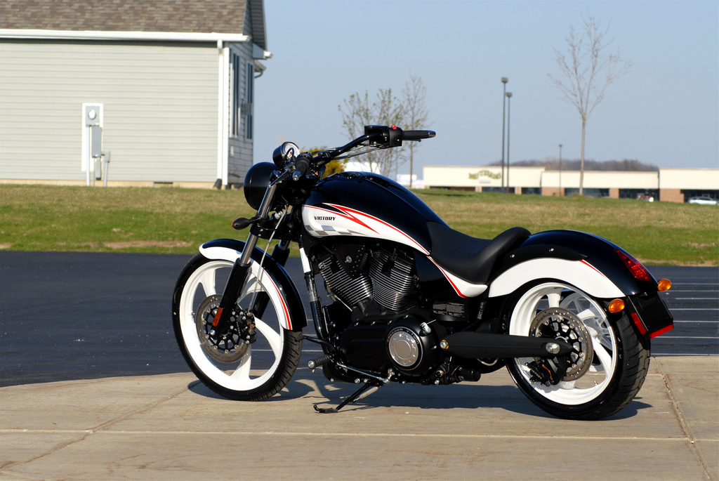 Racing Cafè: Victory Vegas 8-Ball 2009 by Rev Dynamics