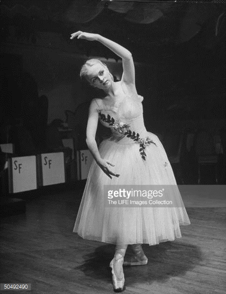 Evolution Revolution: Dancing Dee: The Story Of A Dress