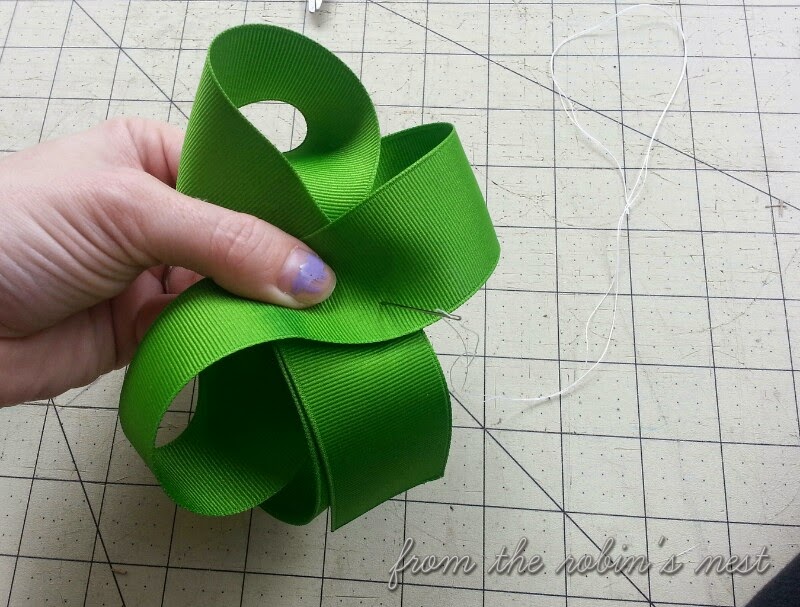 From The Robin's Nest: Bow Tutorial