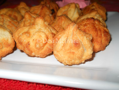 Fried Modak | Maida Kozhukattai | Ganesh Chaturthi Recipes - Desi Mejwani