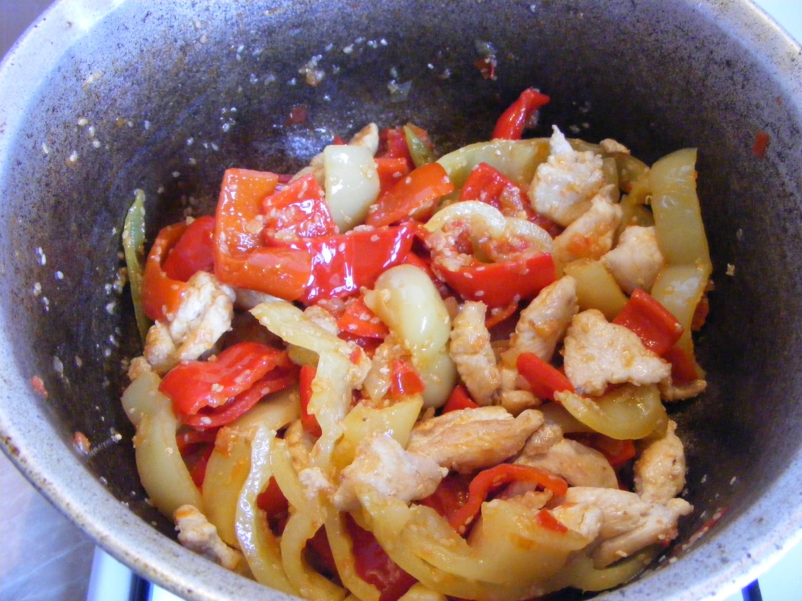 Piept de pui cu ardei si susan | Preparatedevis.ro