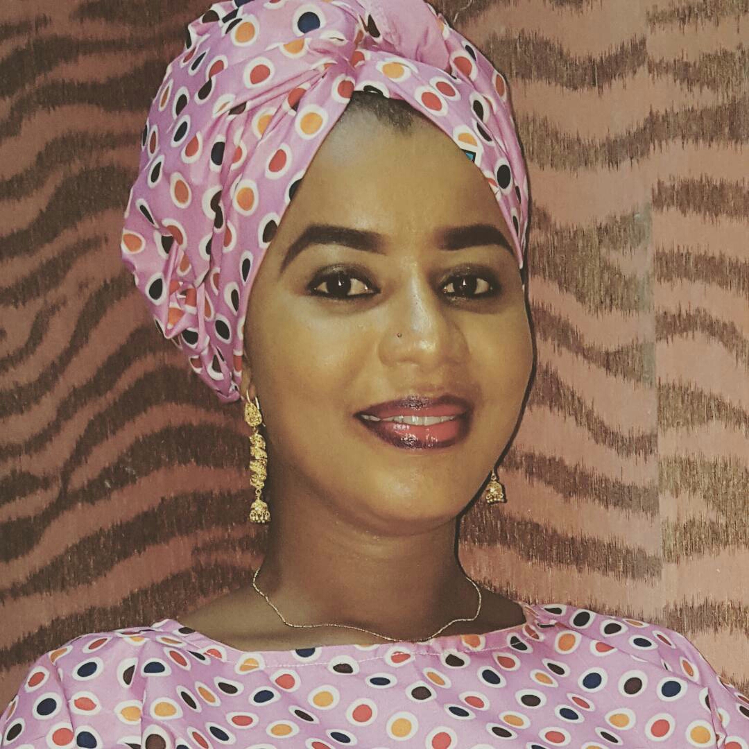 HAUWA WARAKA LOOKING BEAUTIFUL IN NEW PHOTOS