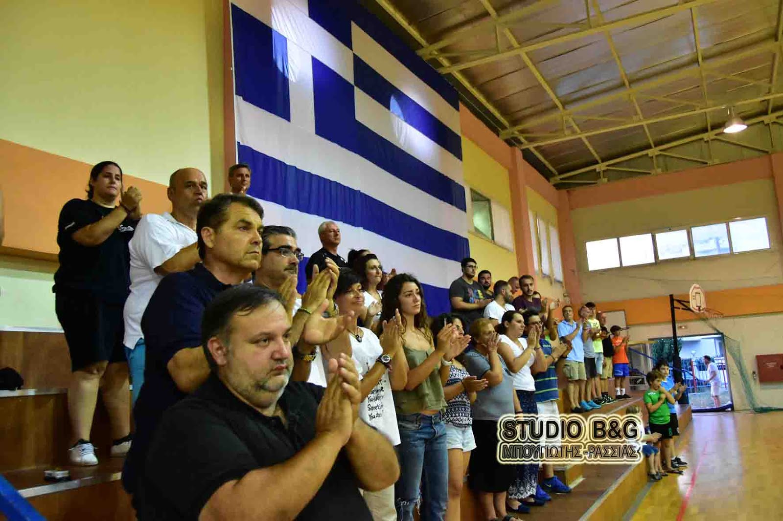Φωτογραφία: ΣΥΓΚΙΝΗΣΗ ΣΤΗΝ ΑΠΟΝΟΜΗ ΤΙΜΗΤΙΚΗΣ ΠΛΑΚΕΤΑΣ ΣΤΟ ΤΟΥΡΝΟΥΑ ...