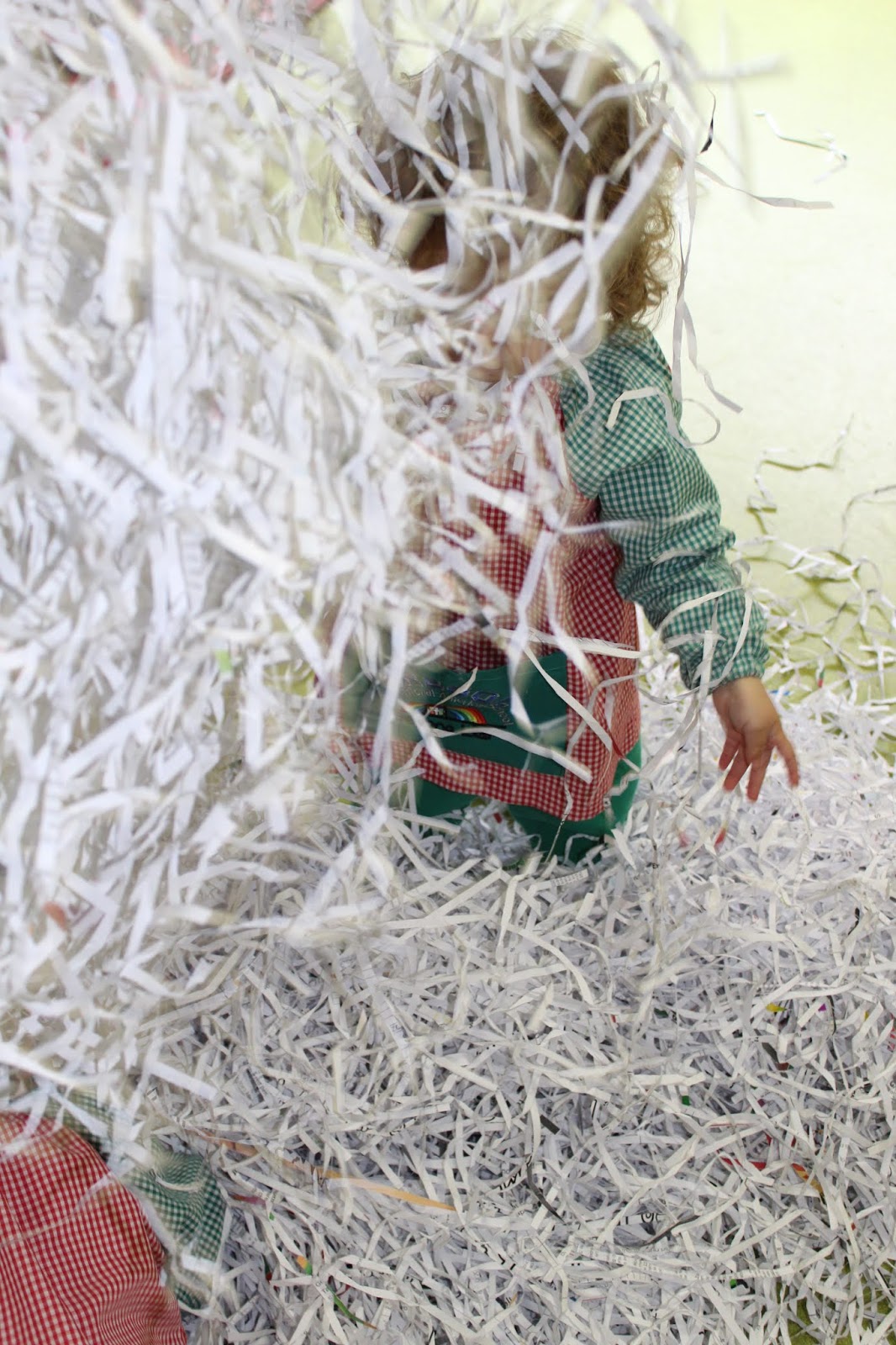 Gresol Kids: Shredded paper activity - "I am a little snowman"