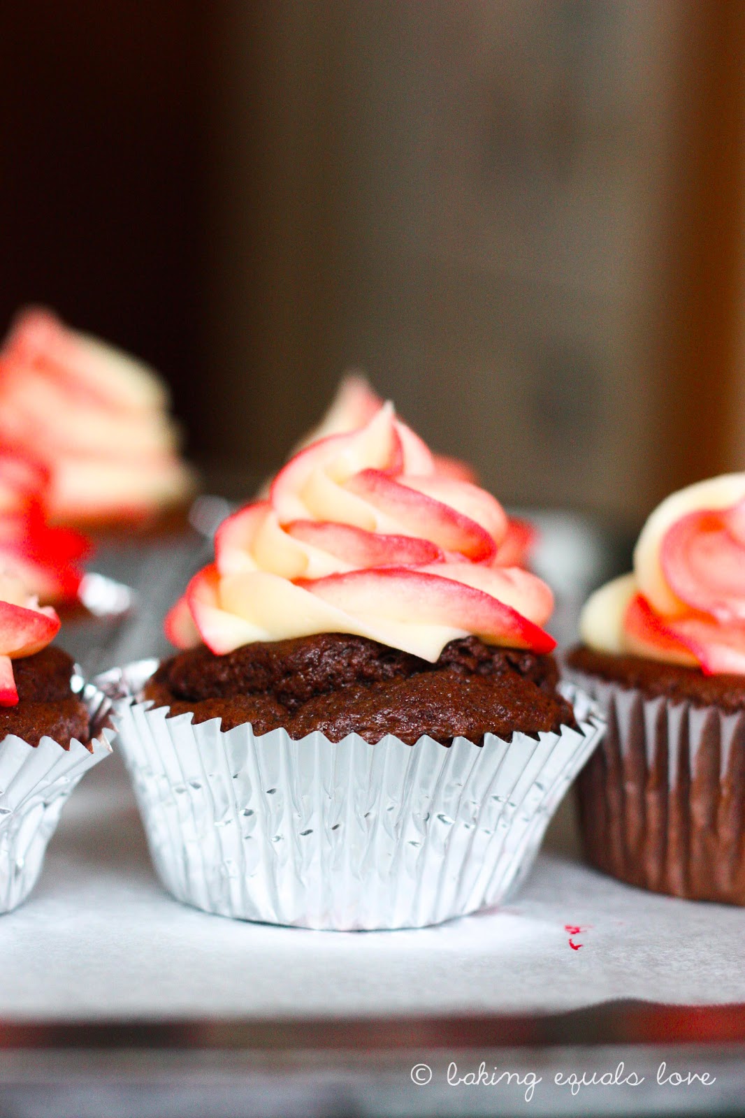 baking = love: New skills and how to pipe two toned frosting swirls