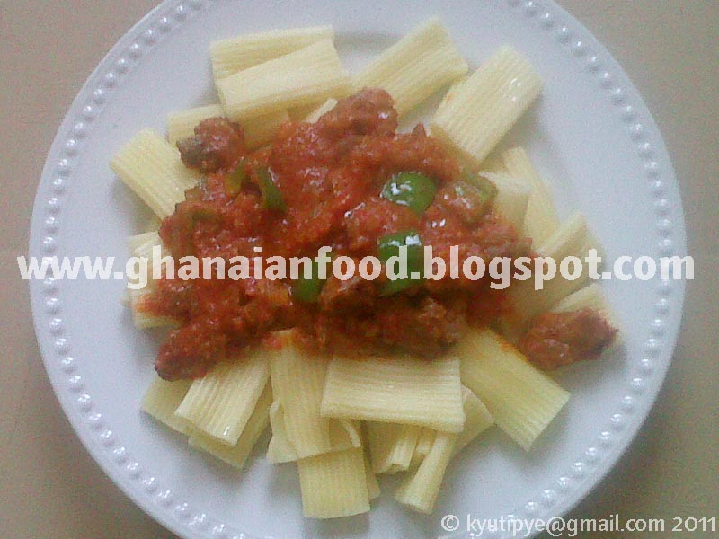 Ghanaian Food: Gizzard Sauce with Pasta