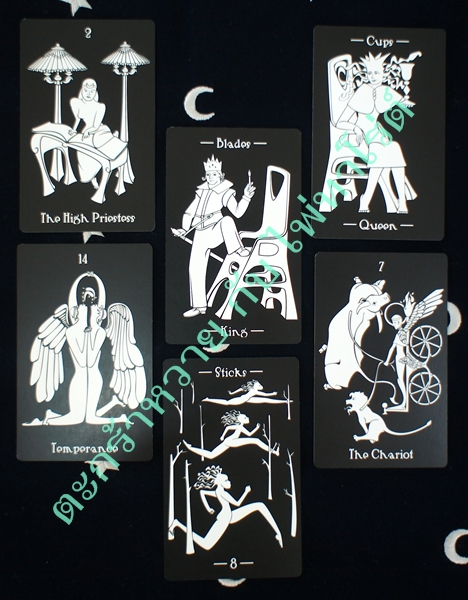 ตะกร้าหวาย กับ ไพ่ทาโร่ต์: อารมณ์แปลกๆ กับ ไพ่ชุด Tarot of the Absurd