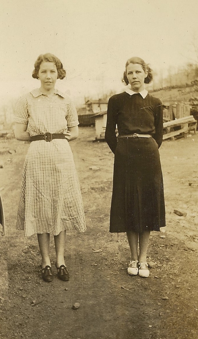 Discovering My Lane Family Roots: Wordless Wednesday: Gladys & Edith Lane