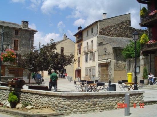 UN POCO DE AQUI,UN POCO DE ALLI: LLIVIA,UN TROZO DE ESPAÑA EN FRANCIA.