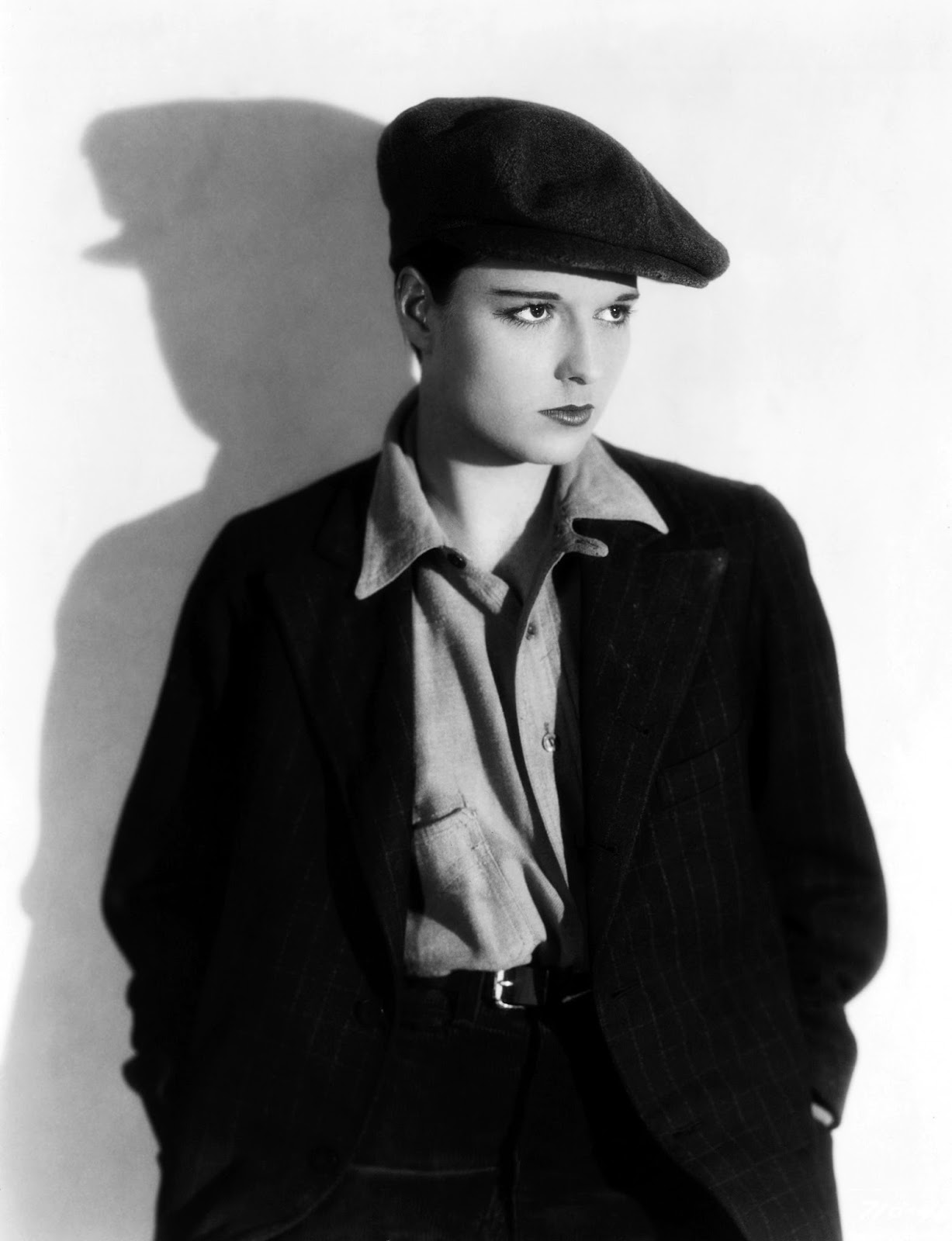 The Girl With the Bob – 27 Stunning Portraits of Louise Brooks in the ...