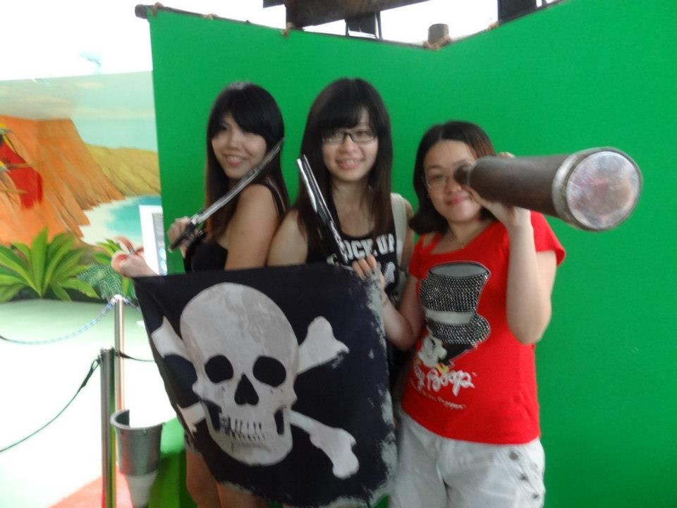 Festive fun at Sentosa 4D Magix and CineBlast