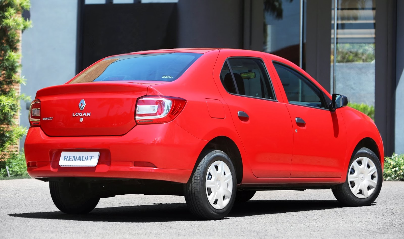 Renault apresenta novo Logan no Brasil