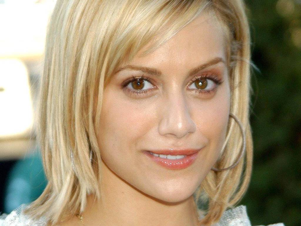 Hot Celeb Pics: PRETTY BRITTANY MURPHY IN PINK DRESS