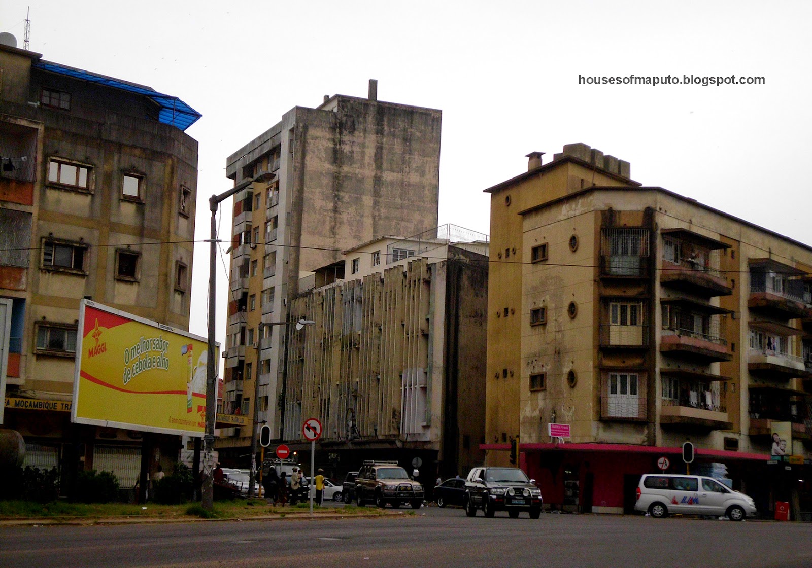 Prédios dos anos 50 - esquina no Alto Maé