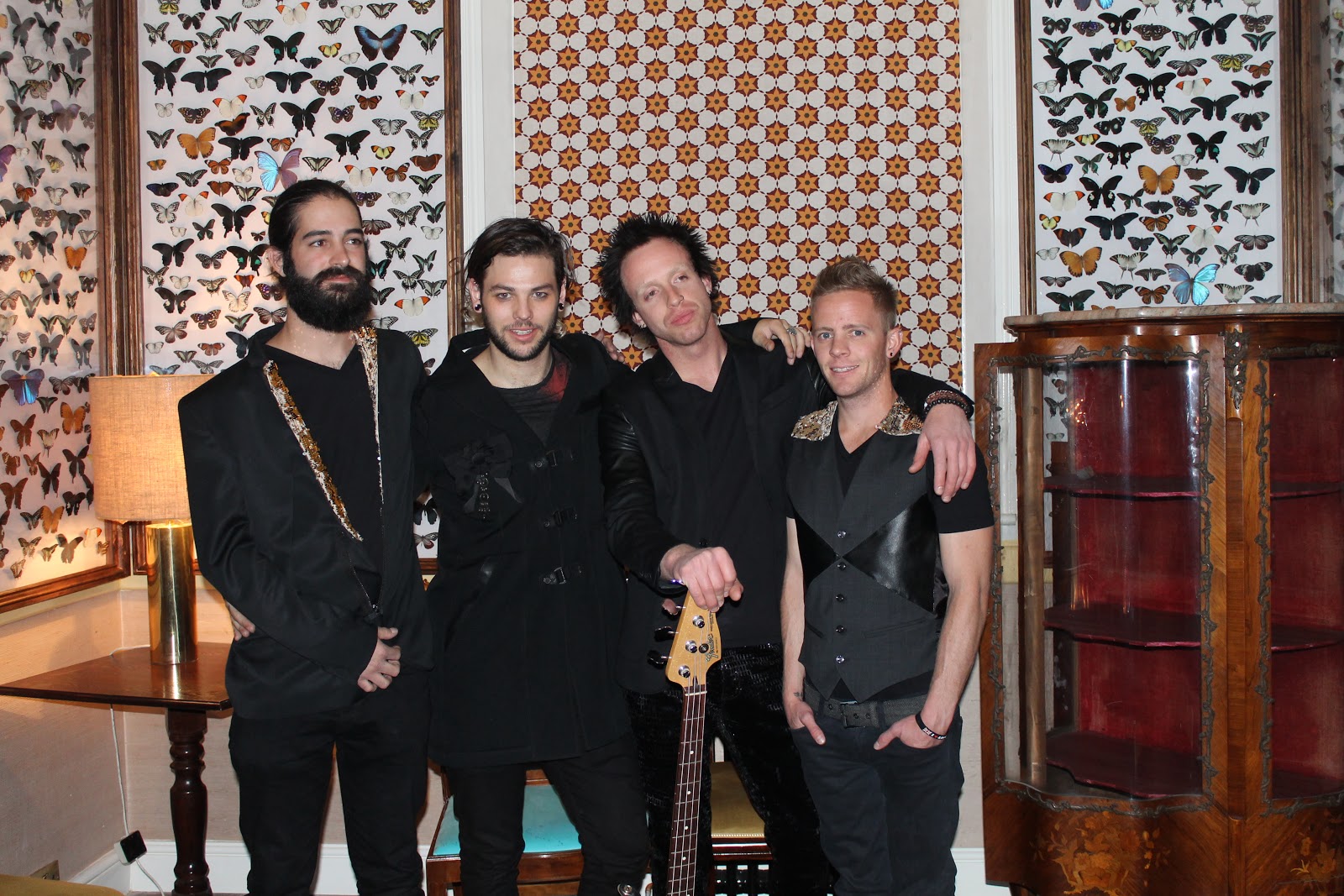 Them Guns Rock from L.A.