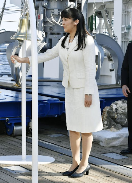 Princess Mako of Akishino visited the research vessel Kaimei