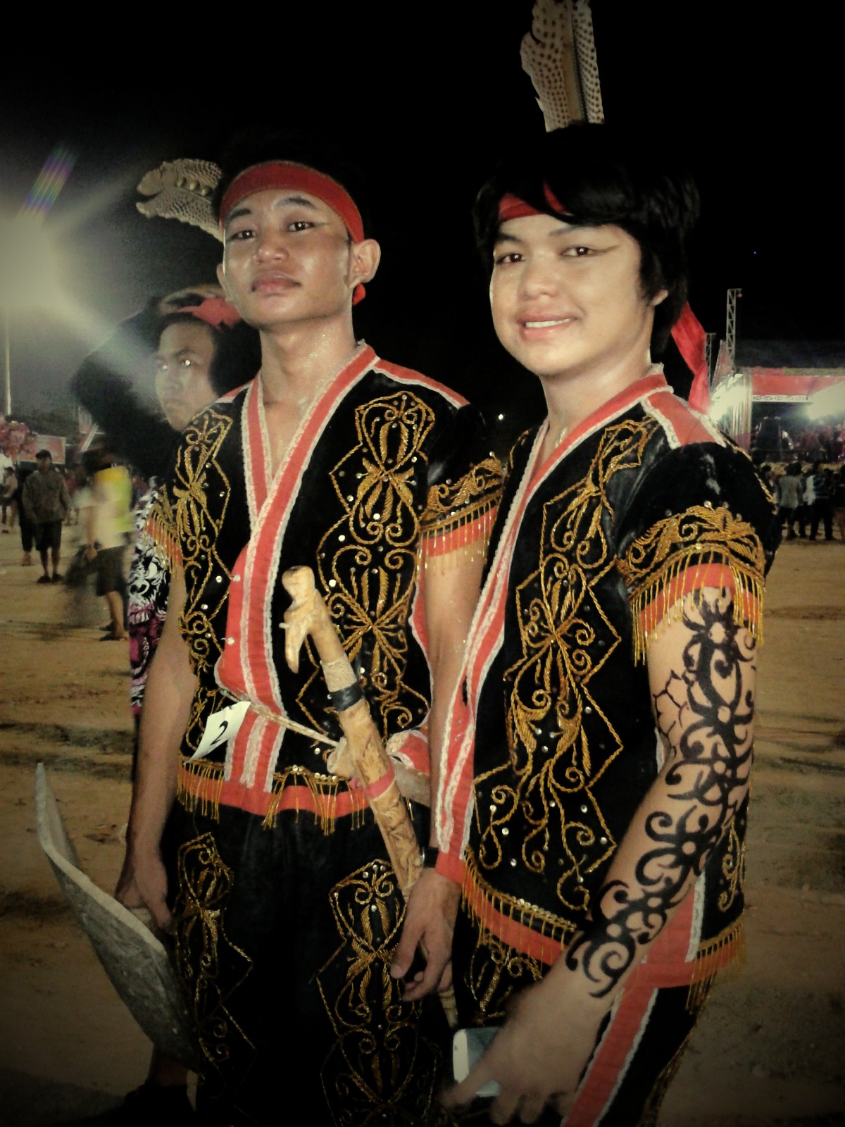 gerak dasar tarian dayak: koleksi busana busana adat dayak dan melayu ...
